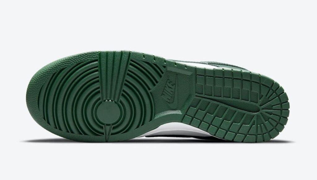 Nike Dunk Low "Team Green": Be True to Your School - Caffè Sneakers